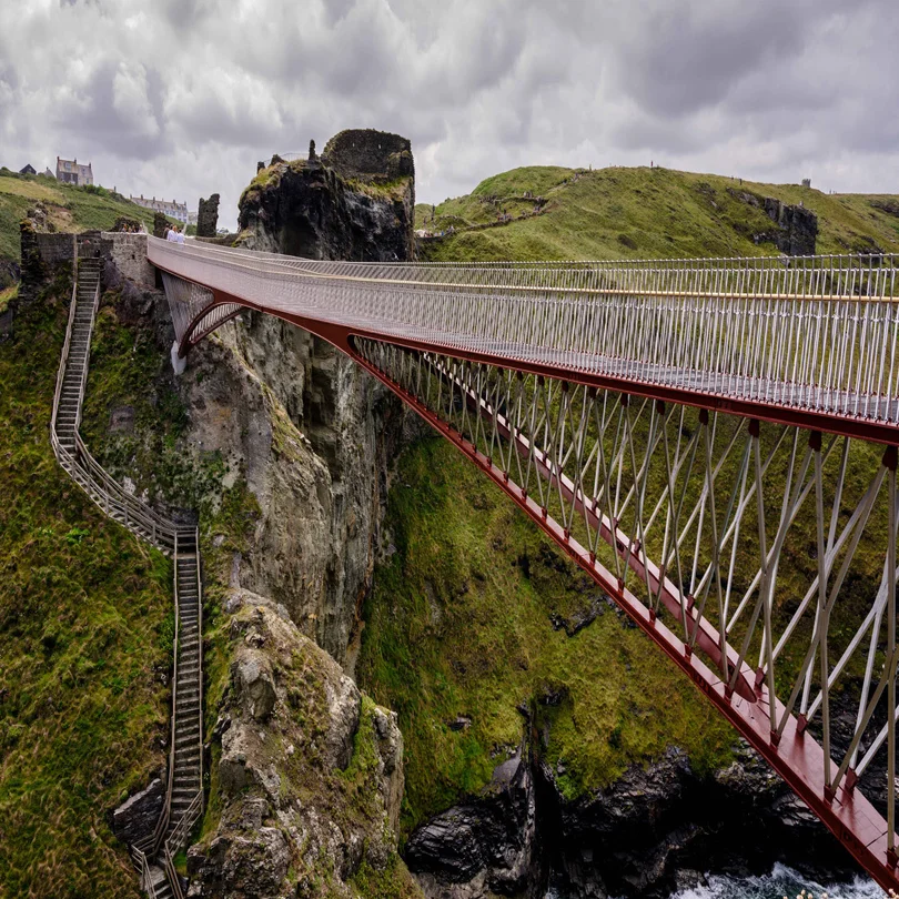 This beautiful but terrifying new footbridge has a gap in the middle ...