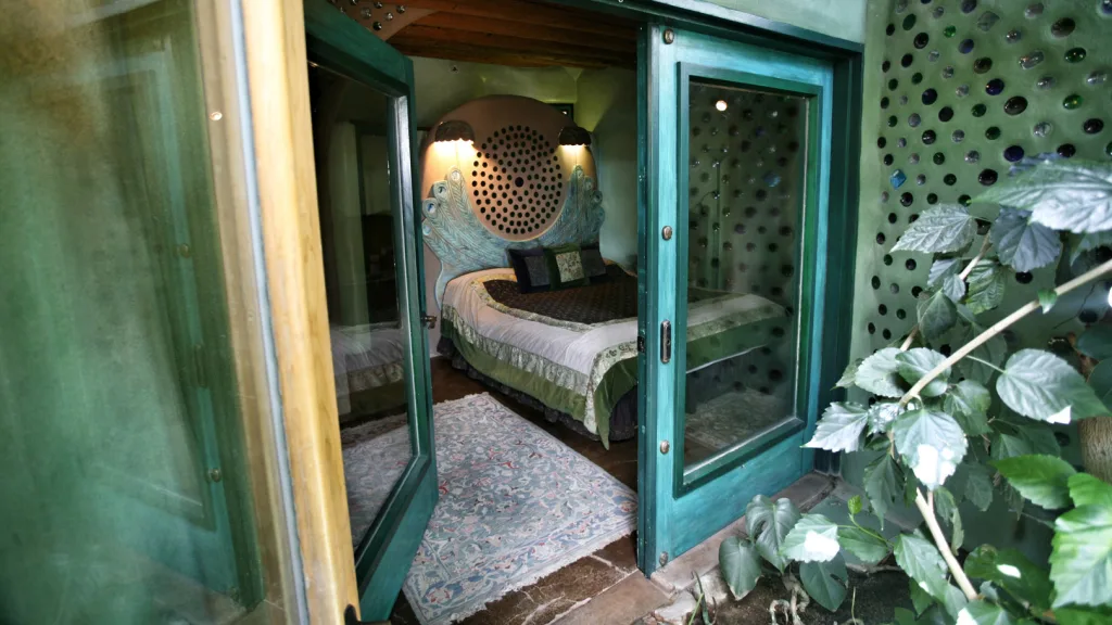 COVID-19 has made living off the grid irresistible. Are these self ...