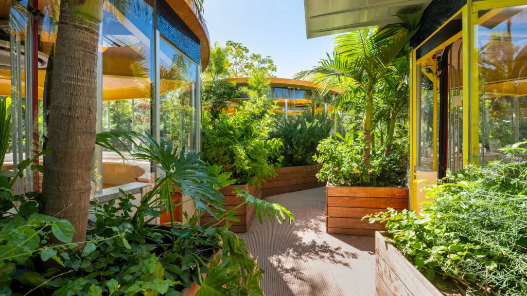 This L.A. parking lot became a lush outdoor coworking space - Fast Company