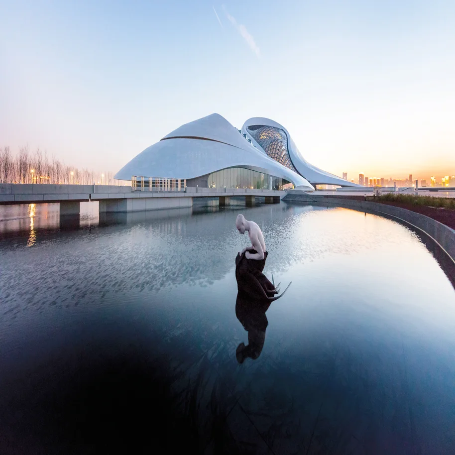 As his 'outer space' buildings rise across the U.S., the Lucas Museum's ...