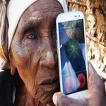 This Clever Device Turns Phones Into Sophisticated Eye Exam Machines ...