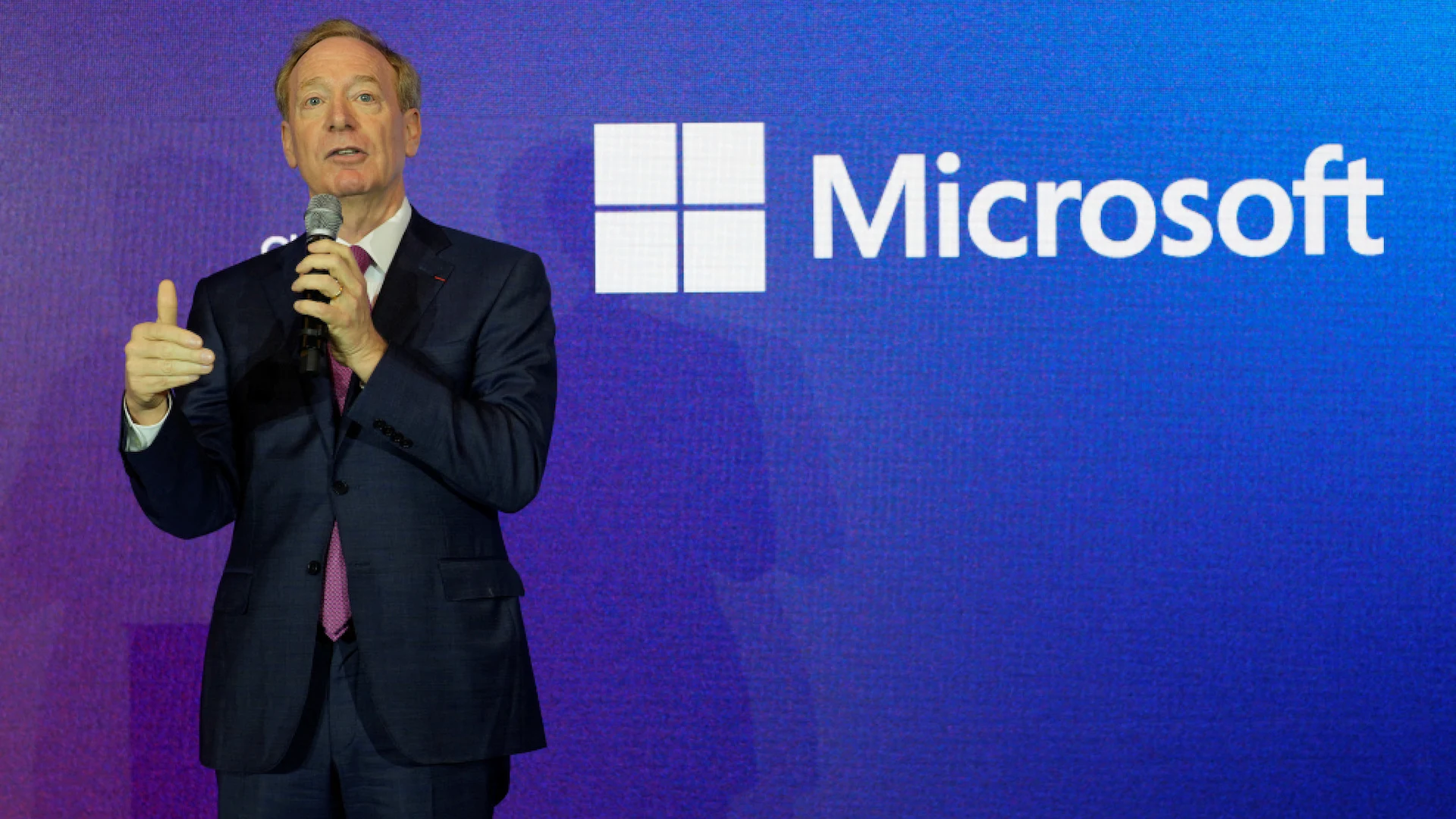 Microsoft’s UAE deal could transfer crucial AI tech and chips abroad ...