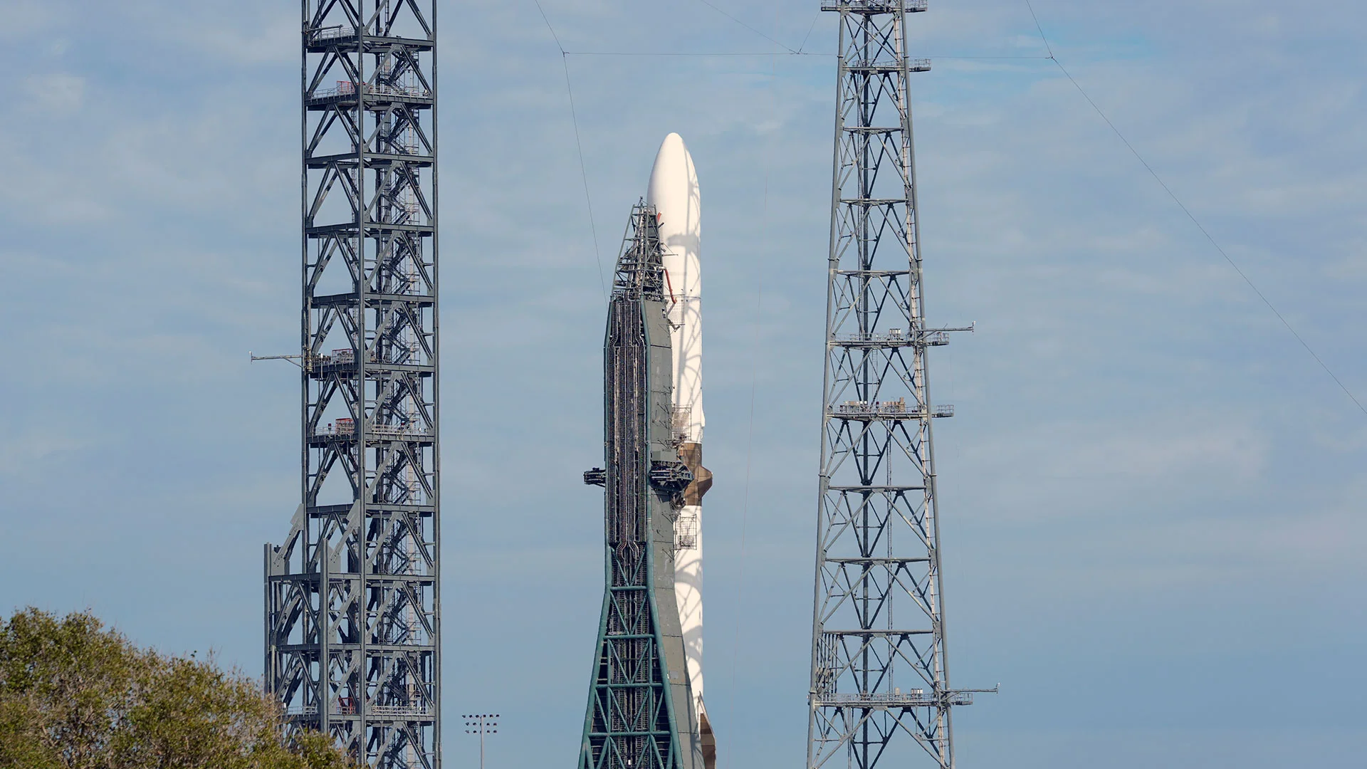 Bezos' Blue Origin launches its New Glenn rocket on first test flight ...