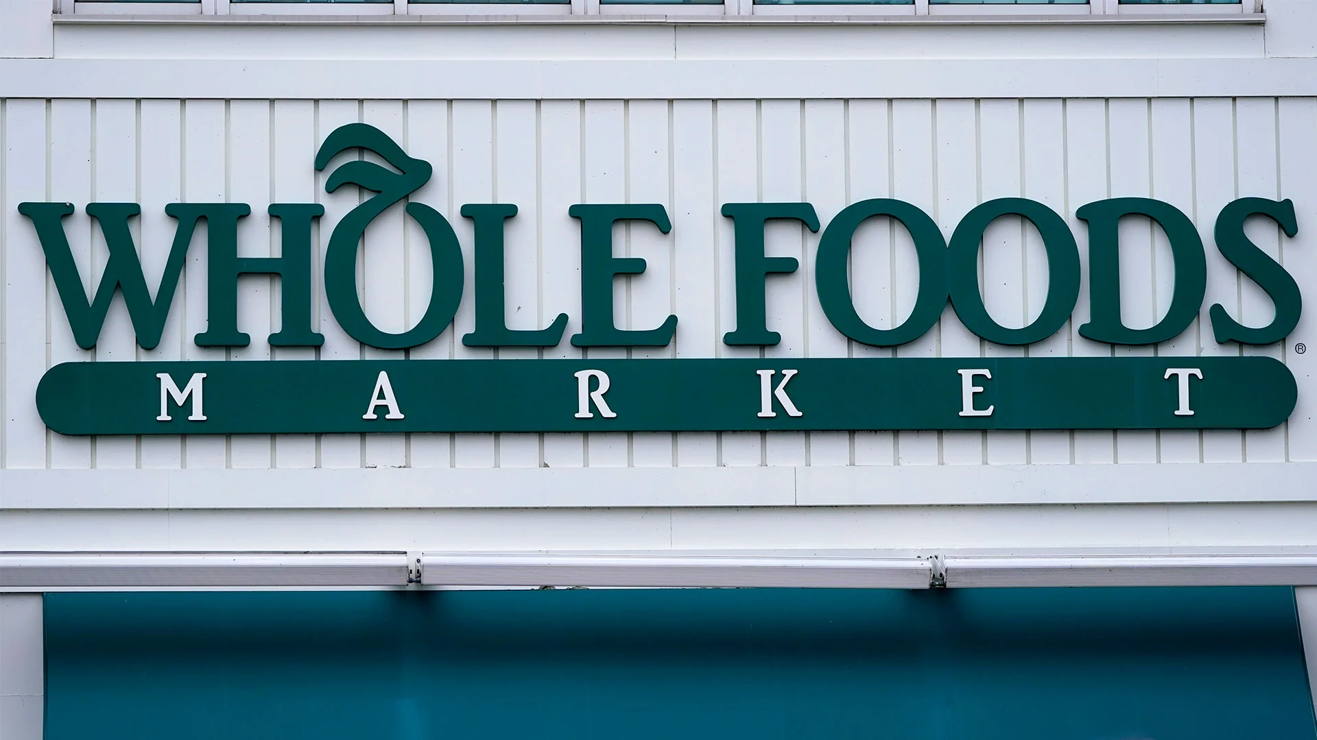 Philadelphia Whole Foods workers vote to unionize - Fast Company