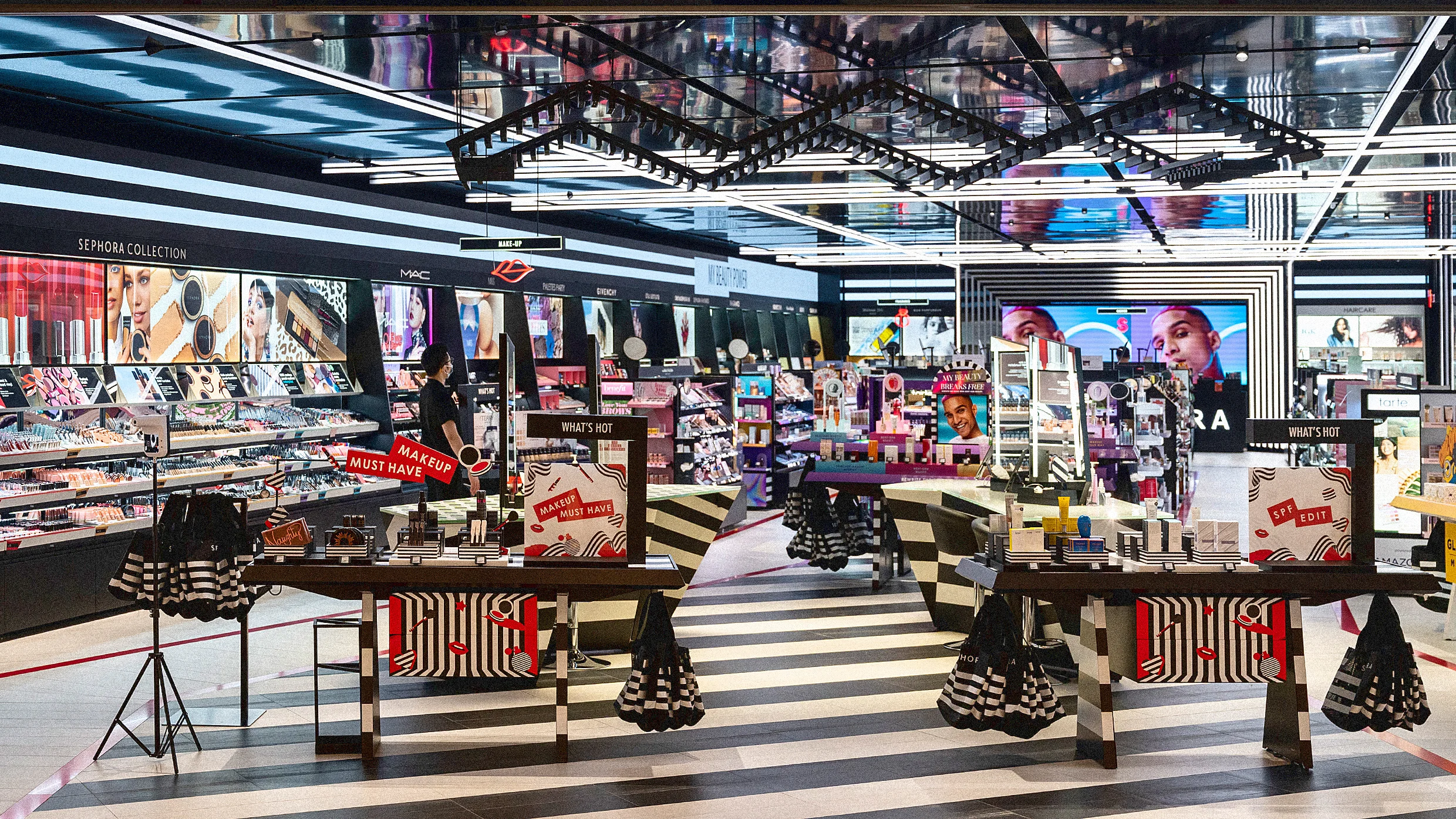 Sephora Store Design World's Largest Beauty Store 'Sephora' Comes To