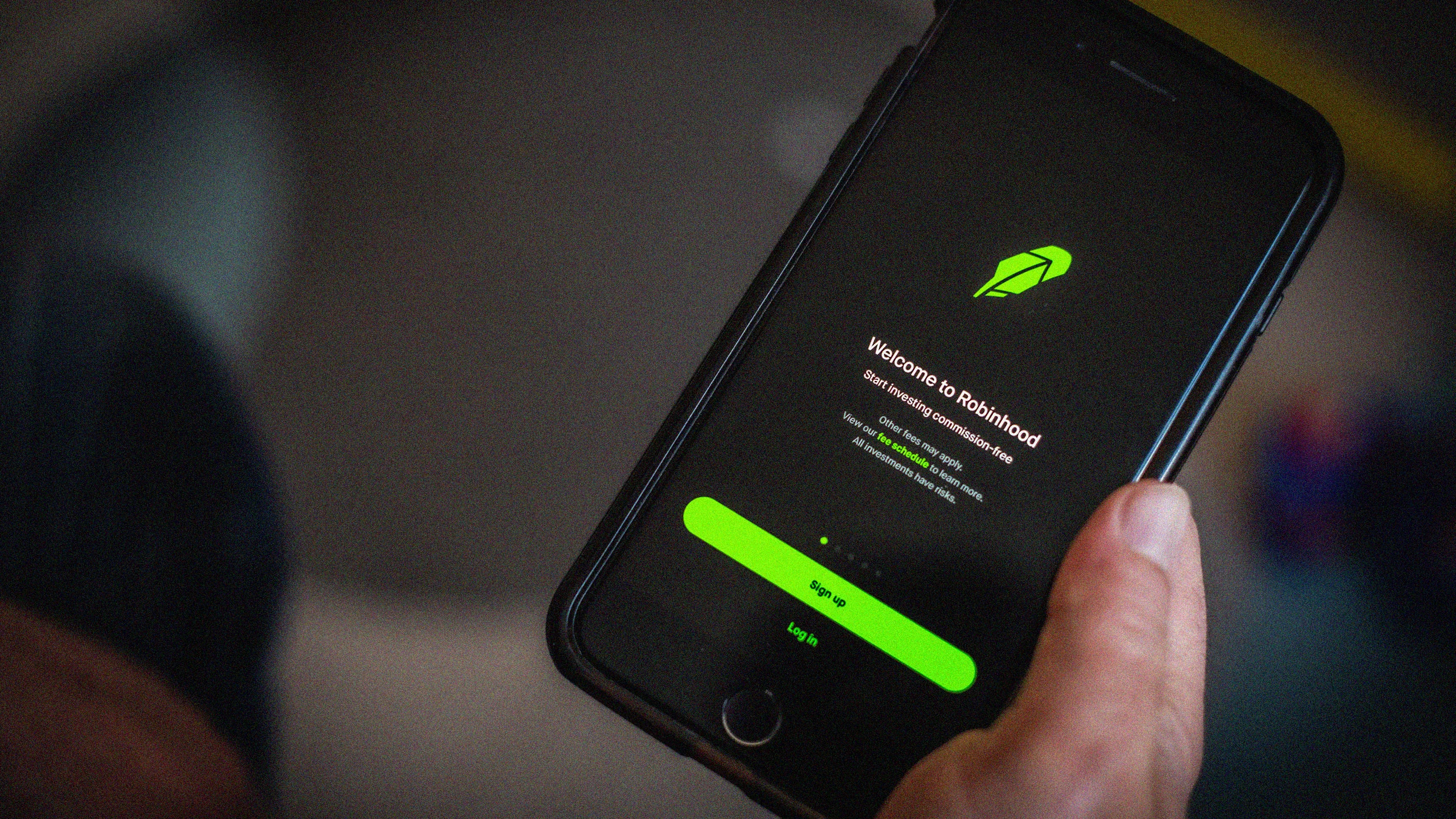 Robinhood lays off 10% of staff to flatten its organizational structure ...