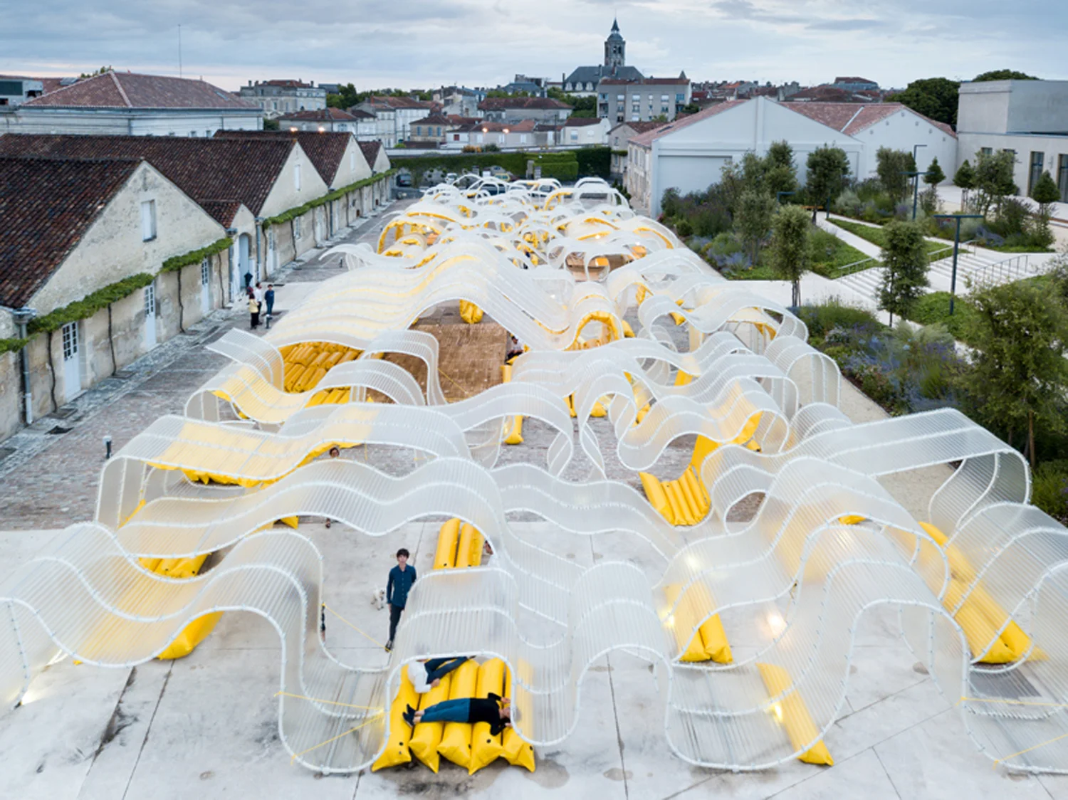 This Maze-Like Pavilion Is Designed For One Thing: Summertime Lounging ...