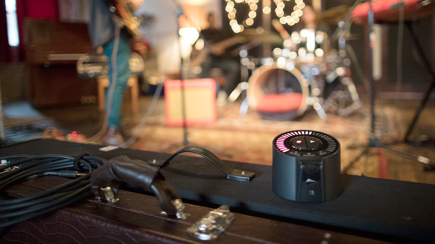 This Little Wireless Gadget Turns Your iPhone Into A DIY Recording ...