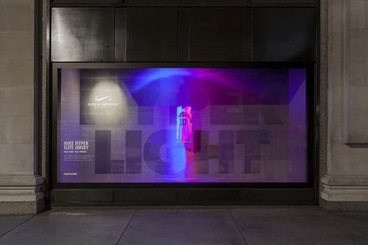 Nike's Kinect-Powered Window Displays Are Watching You - Fast Company