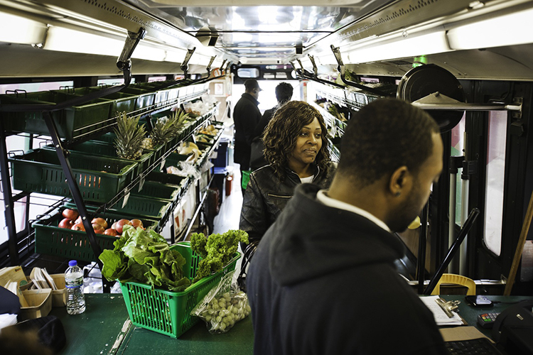 A Grocery Store In A Bus Drives Fresh Food To The Food Deserts - Fast ...