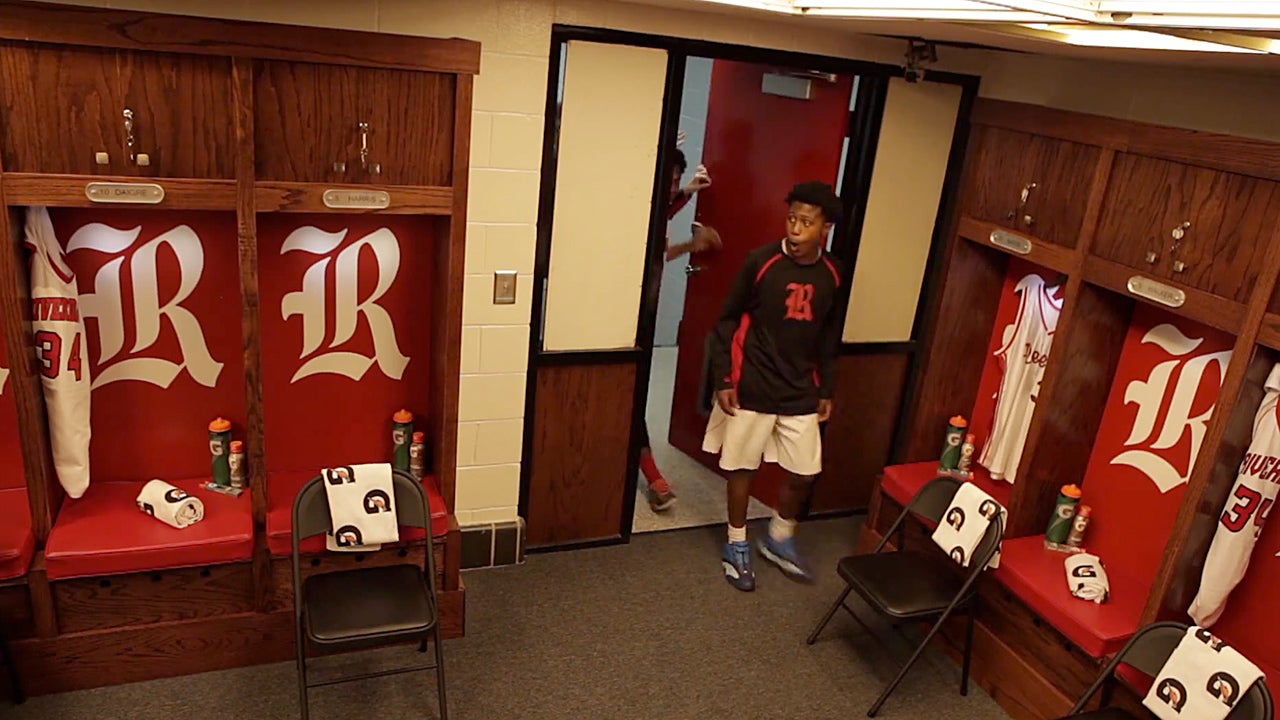 Dwyane Wade And Gatorade Surprise High School Team With Extreme Locker ...
