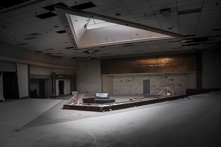 Eerie Photos Of Abandoned Shopping Malls Show The Changing Face Of ...