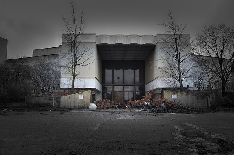 Eerie Photos Of Abandoned Shopping Malls Show The Changing Face Of ...