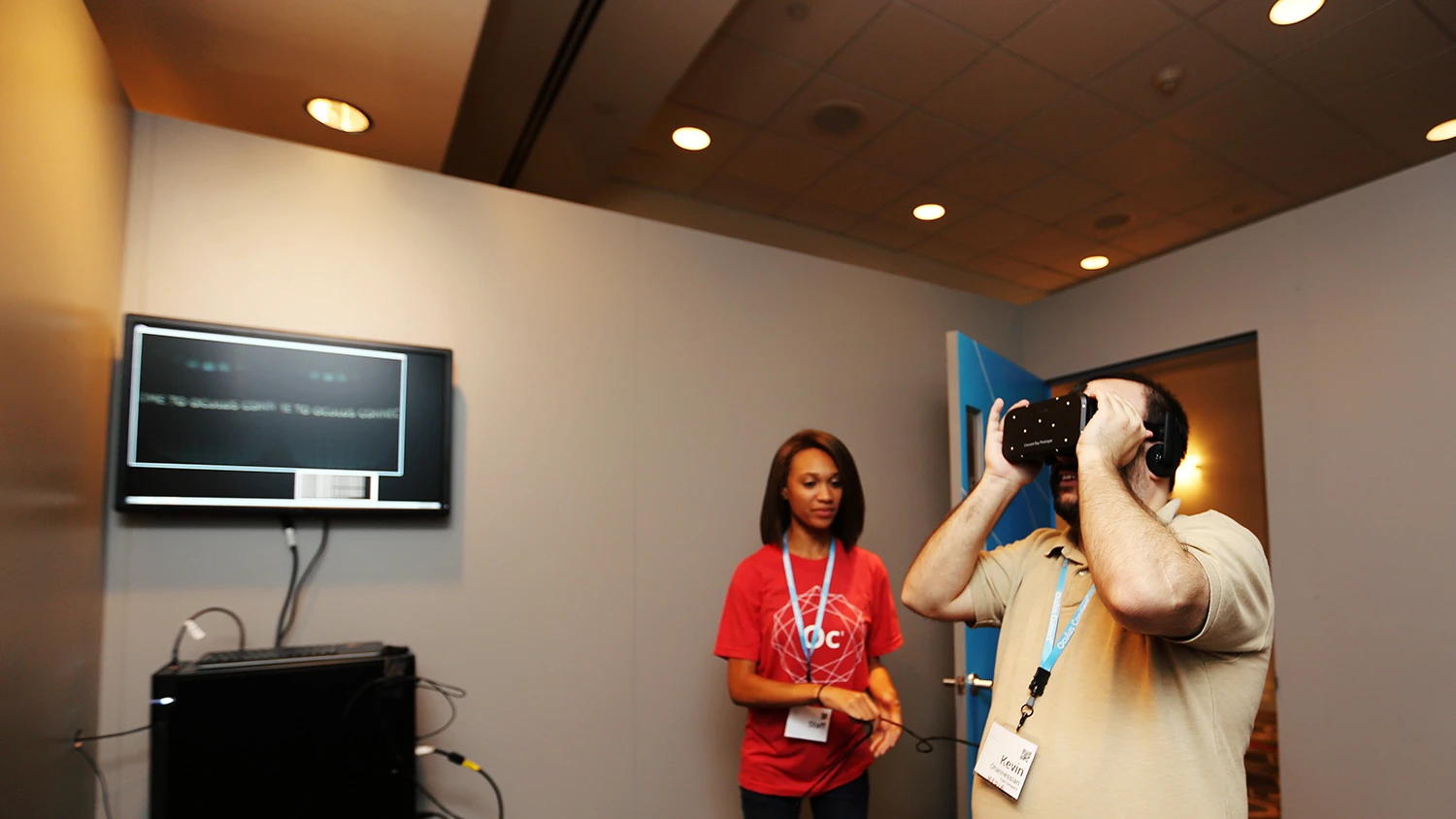 Test Rifting The Oculus Crescent Bay Vr Headset Fast Company