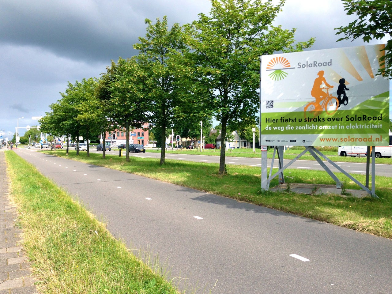 The World's First Solar Bike Path Keeps Bikers Safe, Powers Surrounding ...