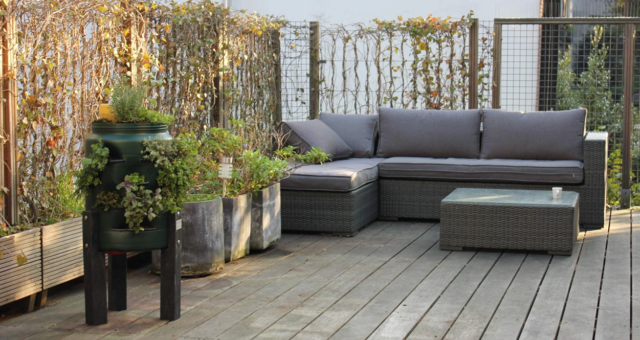 This Tiny Vertical Garden Has A Built-In Composter, So You Can Feed It ...