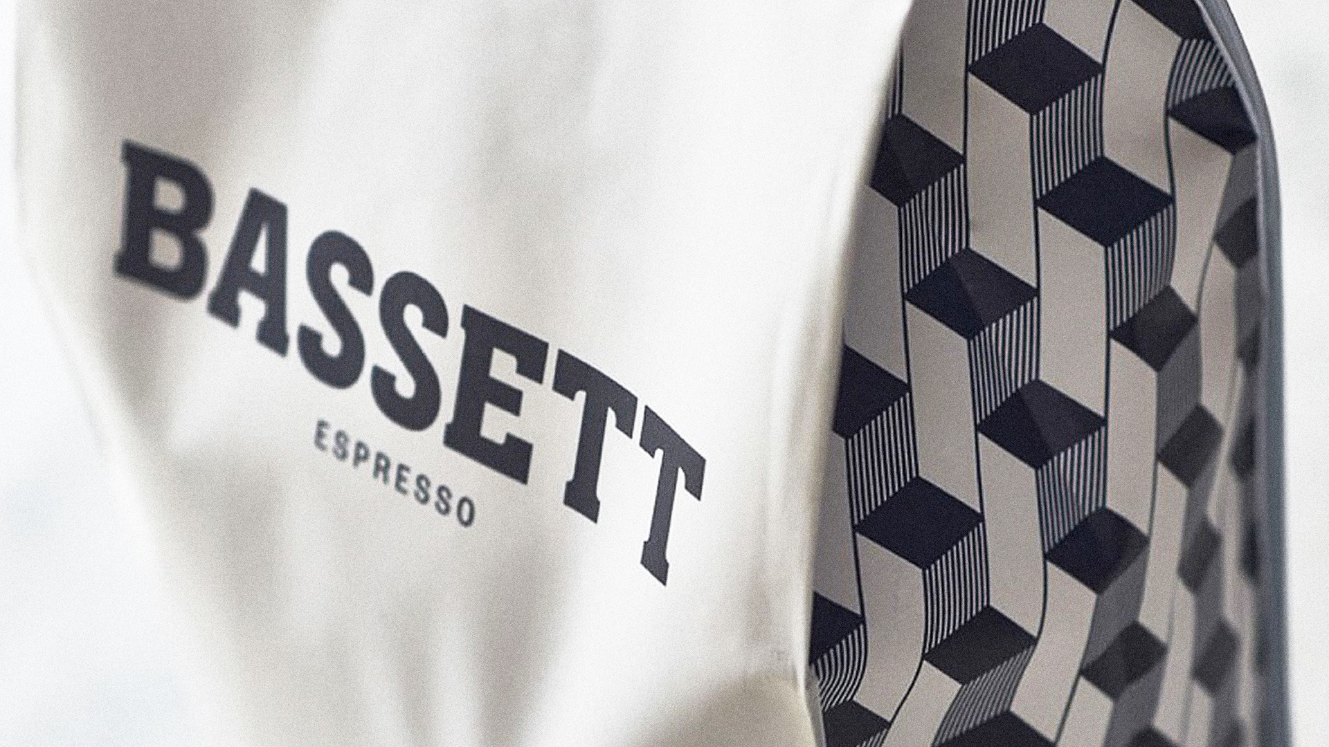 This Snazzy Packaging Looks Better From The Side Than The Front - Fast ...