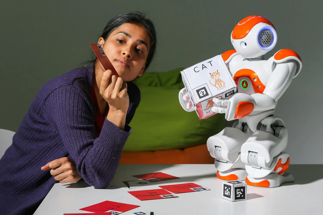 This Little Handwriting Robot Helps Kids Learn By Letting Them Be ...