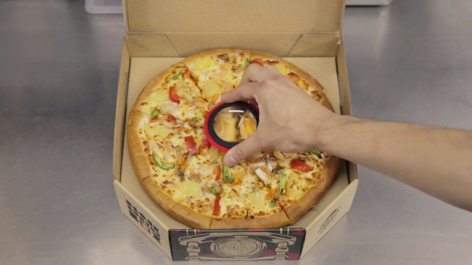 Pizza Hut's New Pizza Box Is Also A Smartphone-Operated Movie Projector ...