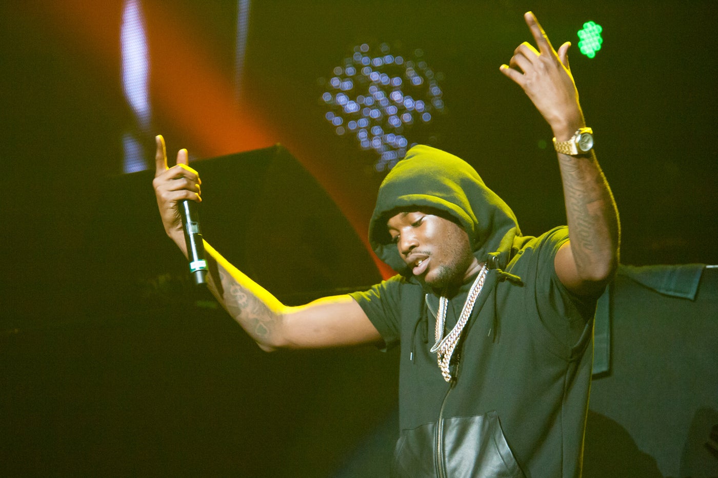 Drake Responds To Ghostwriting Accusations The Only Way He Knows How ...