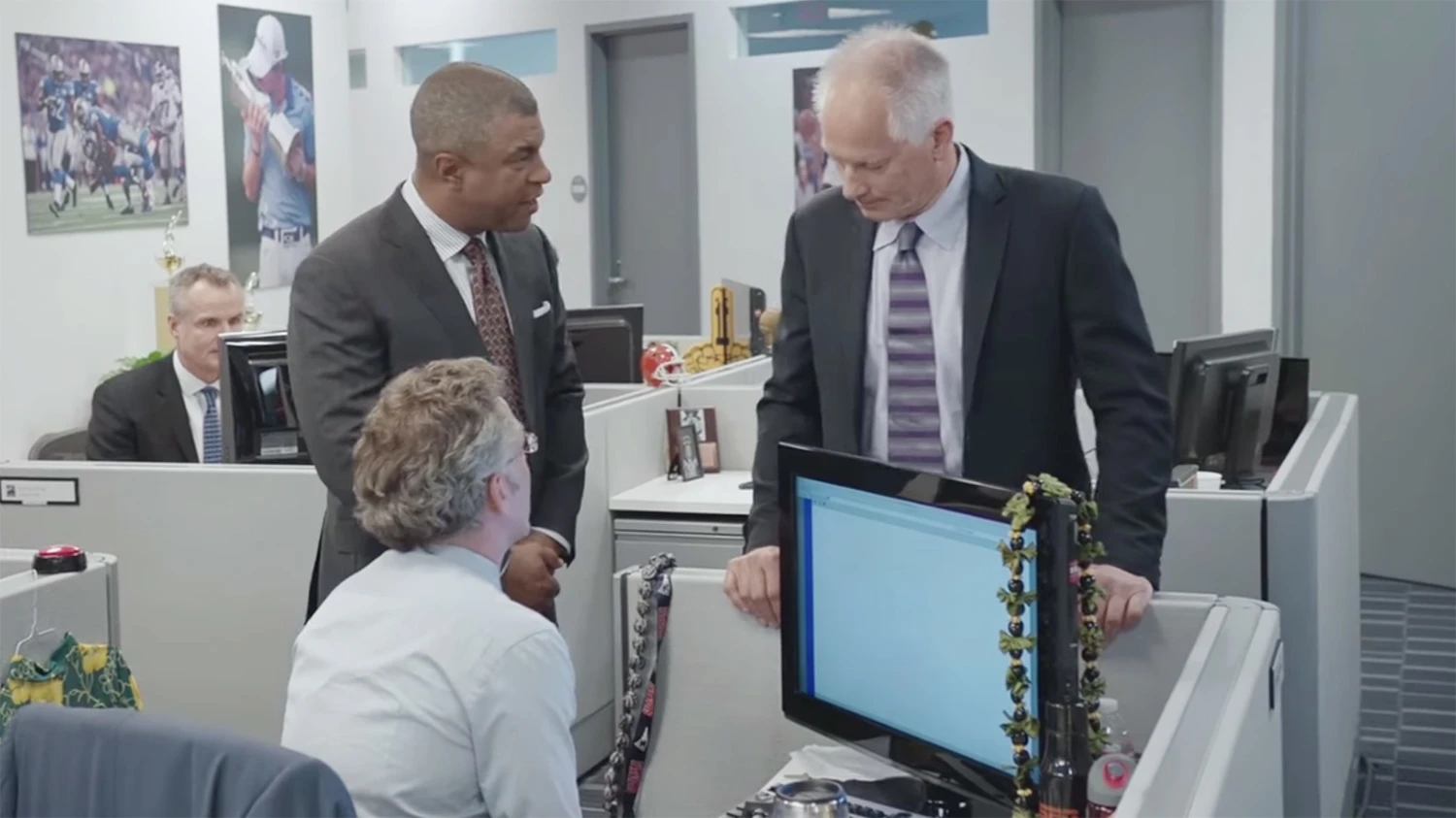 Rob Gronkowski Shows Off His Shiny, New 205-Diamond Ring At The ESPN ...