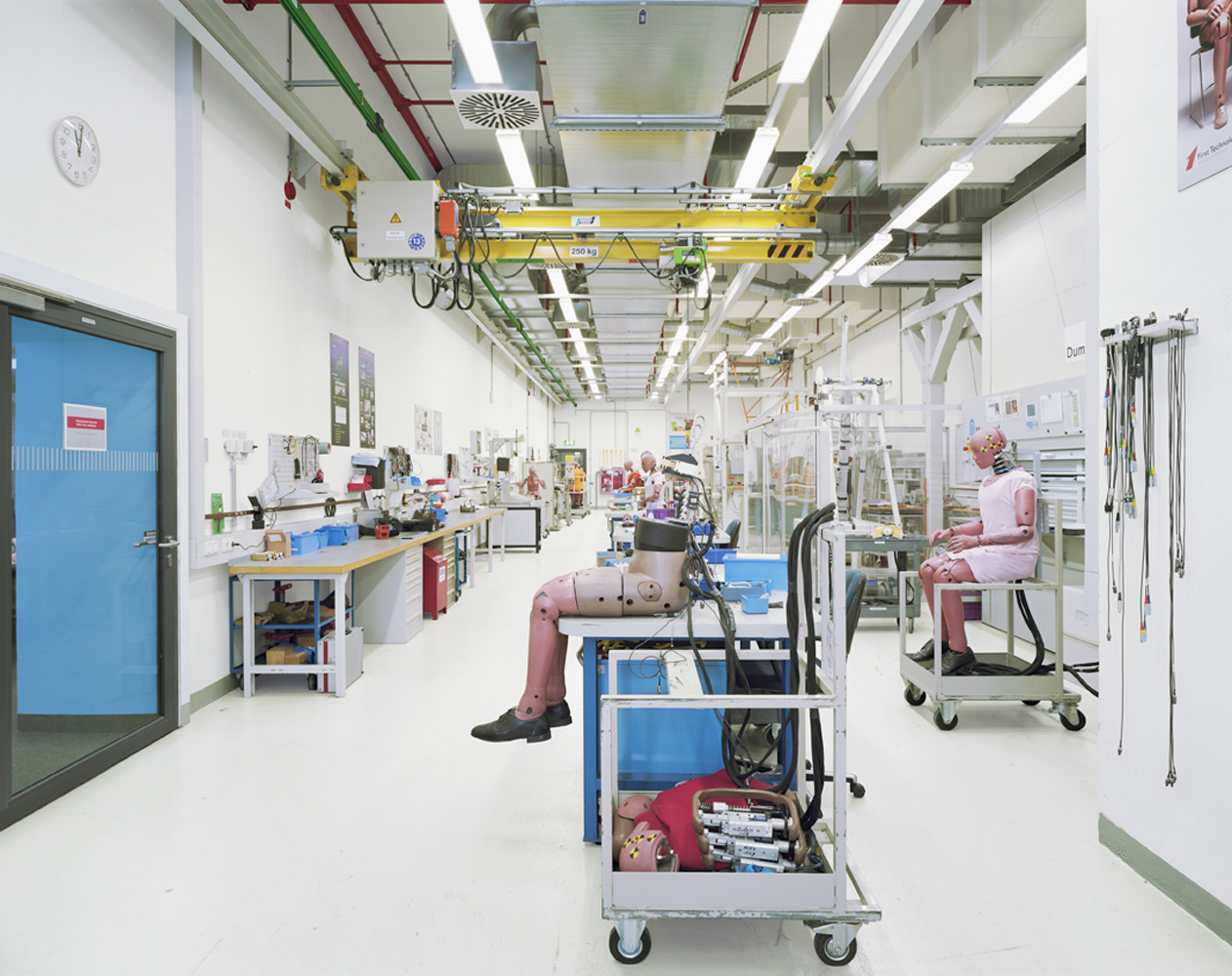 What A Futuristic Car Factory Looks Like When Work Stops And Humans ...