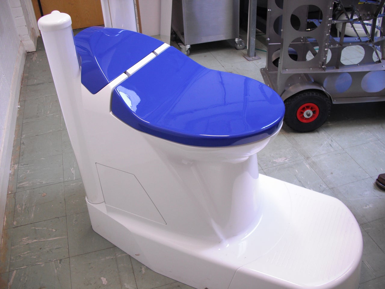 This Gates-Funded Toilet Converts Human Waste Into Clean Water And Ash ...