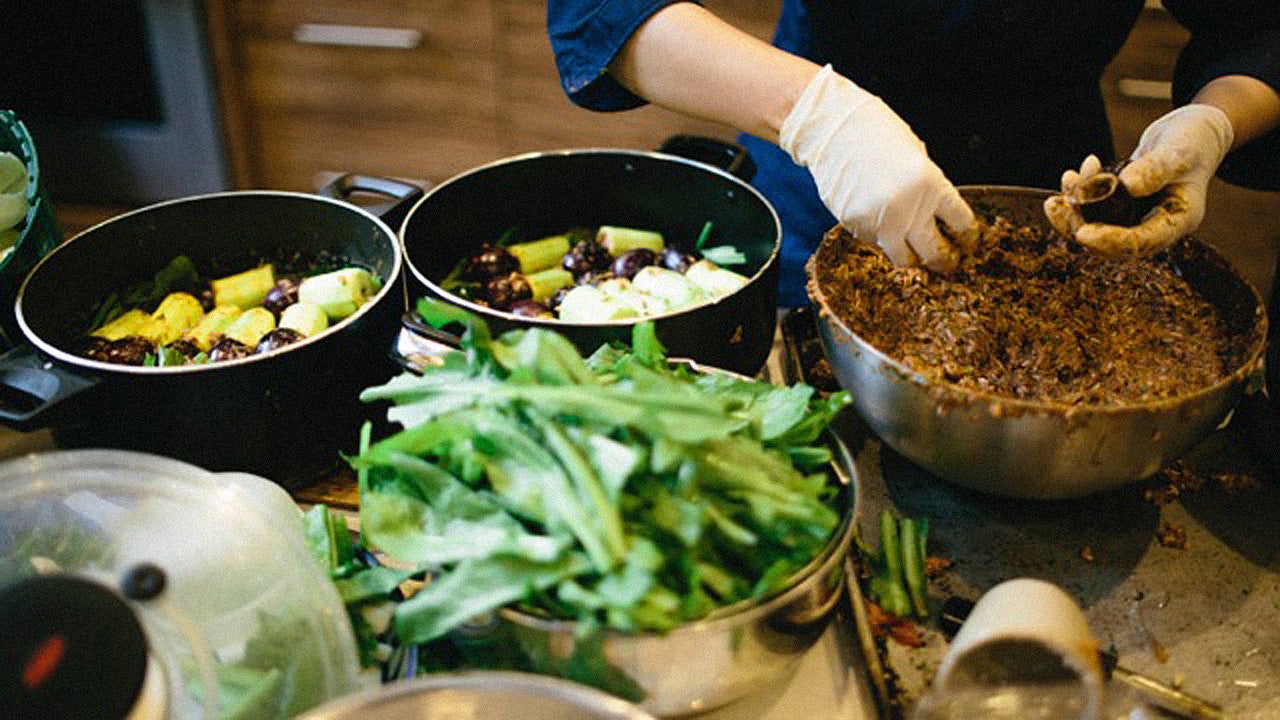 This Startup Hires Refugee Chefs To Cook You A Traditional Meal - Fast ...