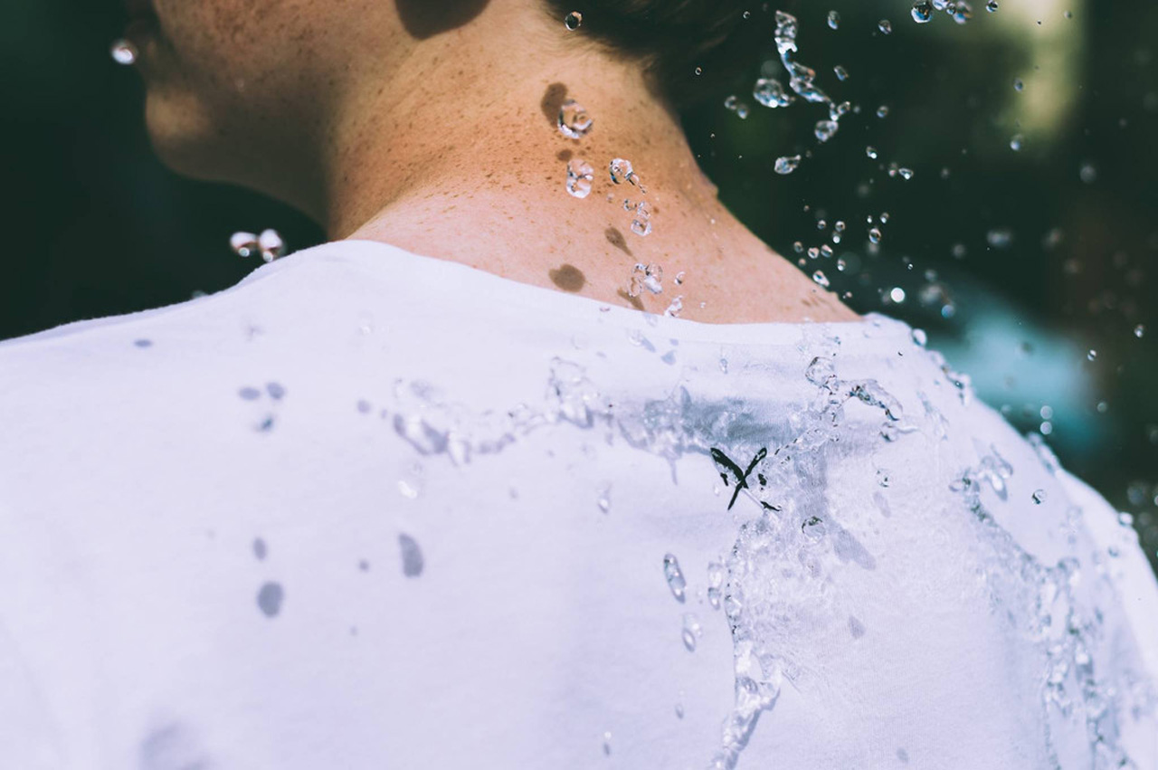 This Self-Cleaning T-Shirt Won't Get Dirty No Matter What You Spill On ...