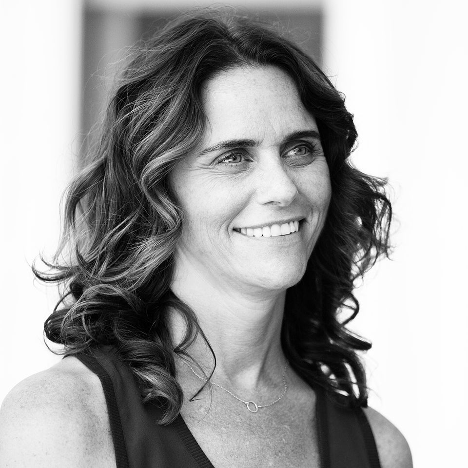 How Amy Landecker Stays Grounded While Riding the "Transparent ...