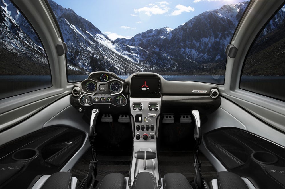 Test Flying The Icon A5, A Revolutionary New Plane For Amateur Pilots ...