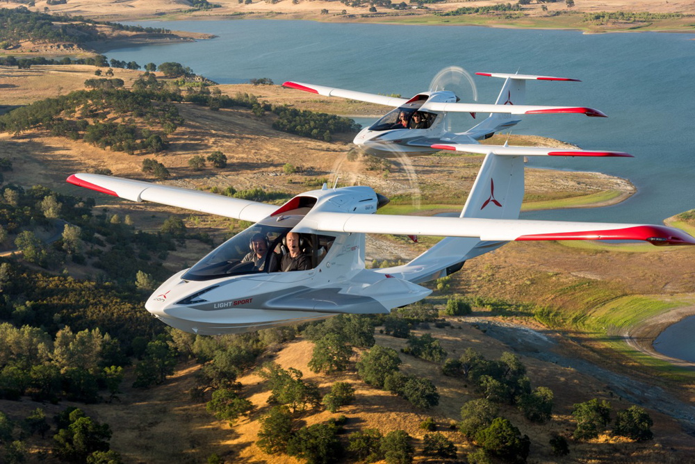 Test Flying The Icon A5, A Revolutionary New Plane For Amateur Pilots ...