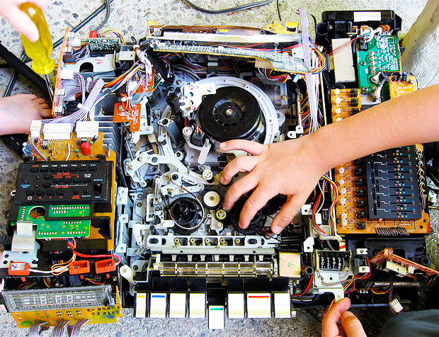 Can We Make Electronics Without Factories? The Future of Gadget Design ...