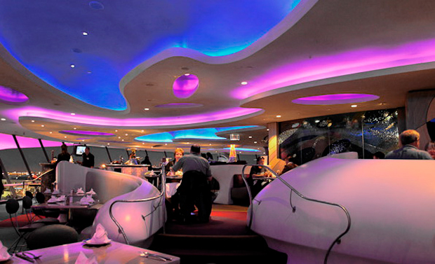 Close Encounters With the Space-Age Restaurant at the Center of LAX ...