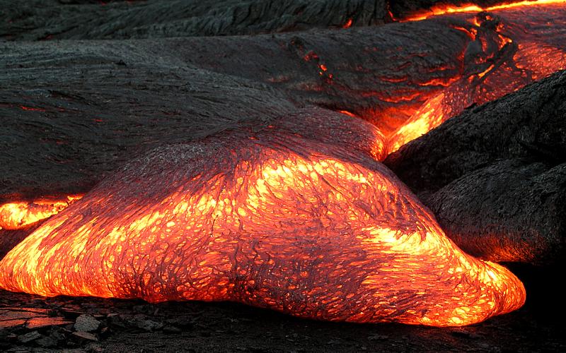 Magma geothermal energy store