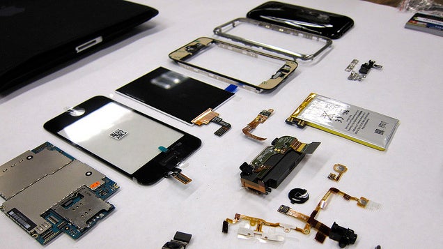 How Apple's iPhone Widens the Trade Deficit With China (And How to Fix ...