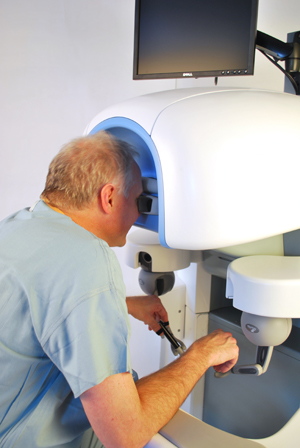 Robo-Simulator Gives Shaky New Surgeons The Strokes Of Smooth Operators ...