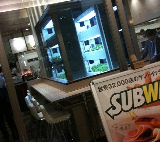 Tokyo Subway Sandwich Shop Grows Lettuce In-Store - Fast Company