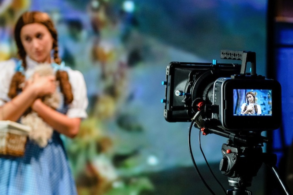 This augmented-reality "Wizard of Oz" stage show actually encourages ...