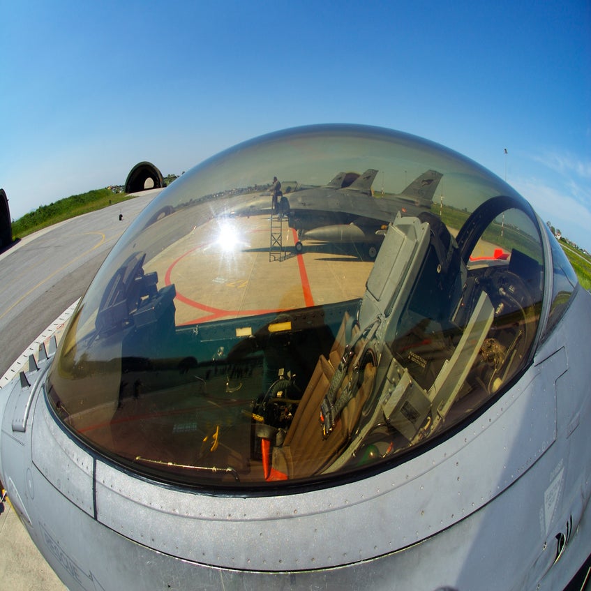 The design story behind the F-16, an almost ‘perfect’ airplane - Fast ...