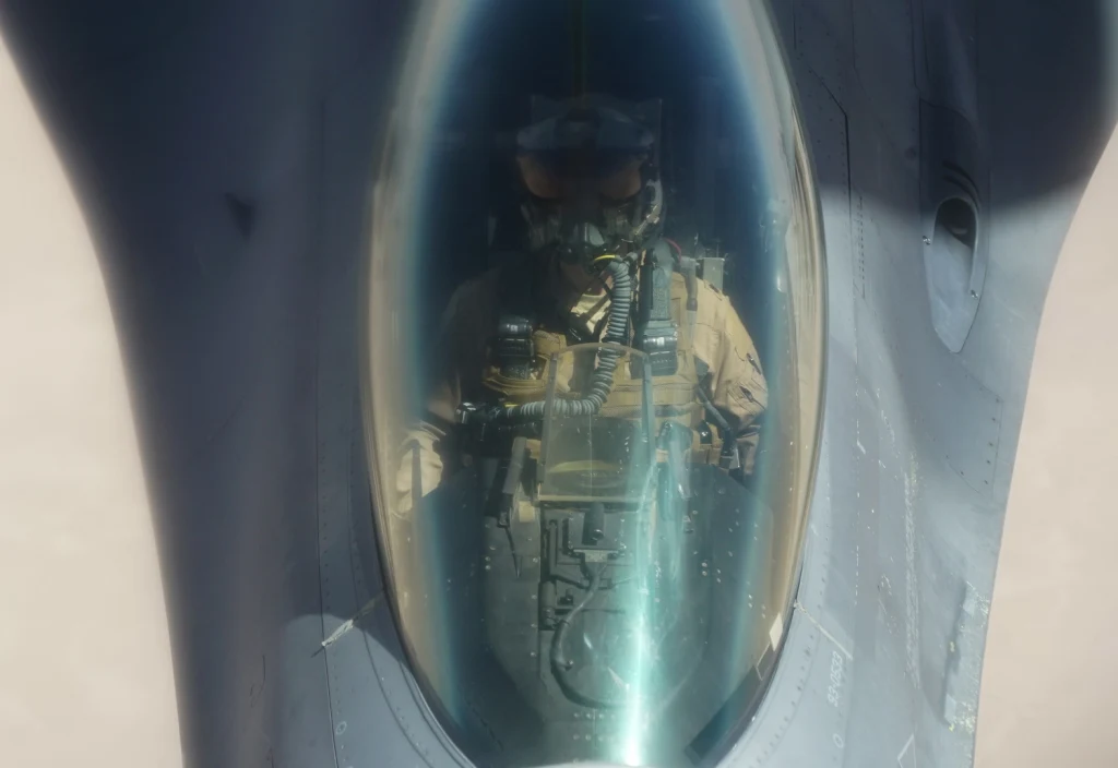 The design story behind the F-16, an almost ‘perfect’ airplane - Fast ...