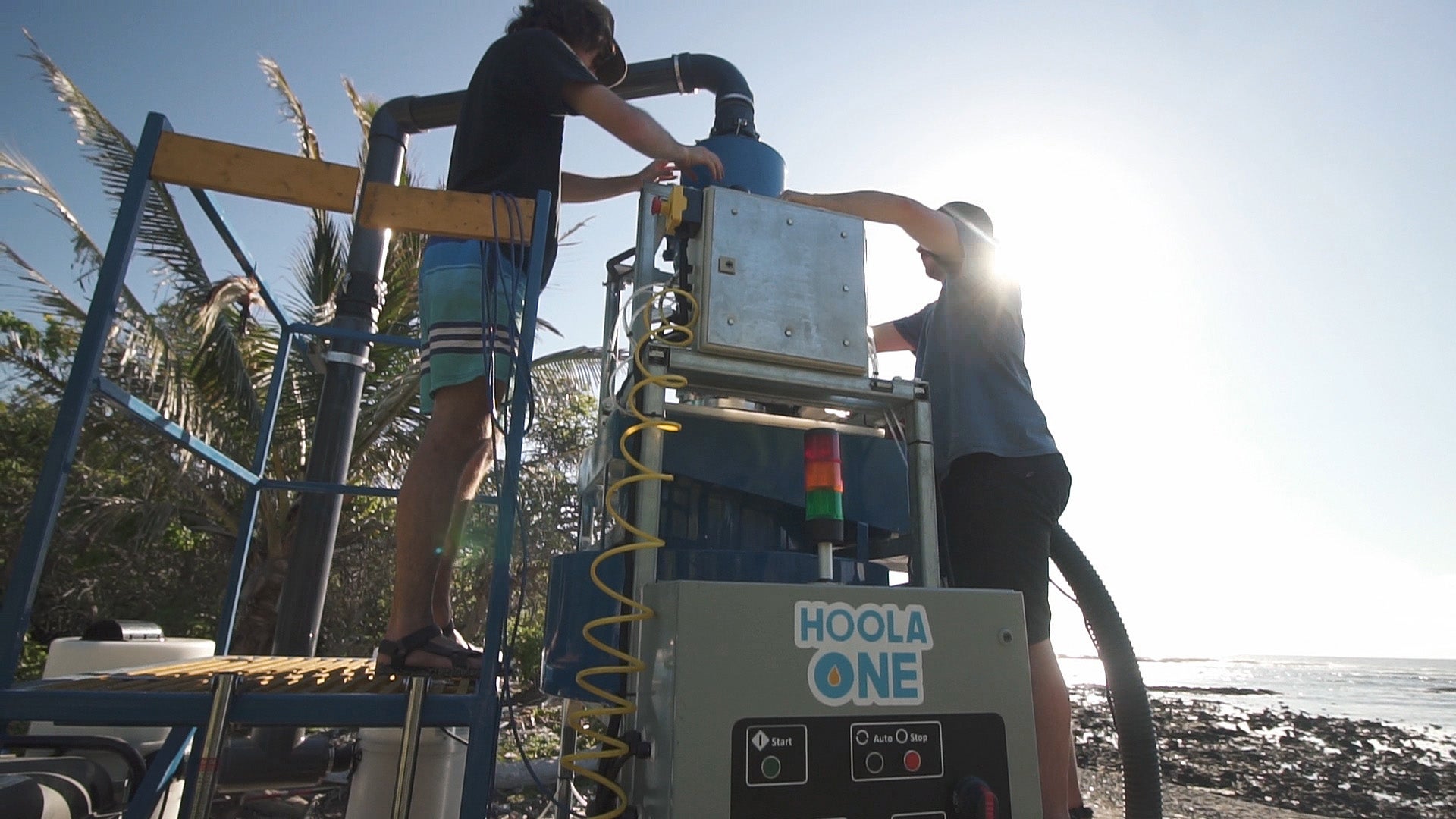 This giant vacuum is designed to suck up plastic from the beach - Fast ...