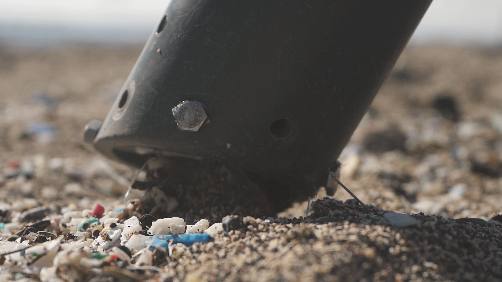 This giant vacuum is designed to suck up plastic from the beach - Fast ...