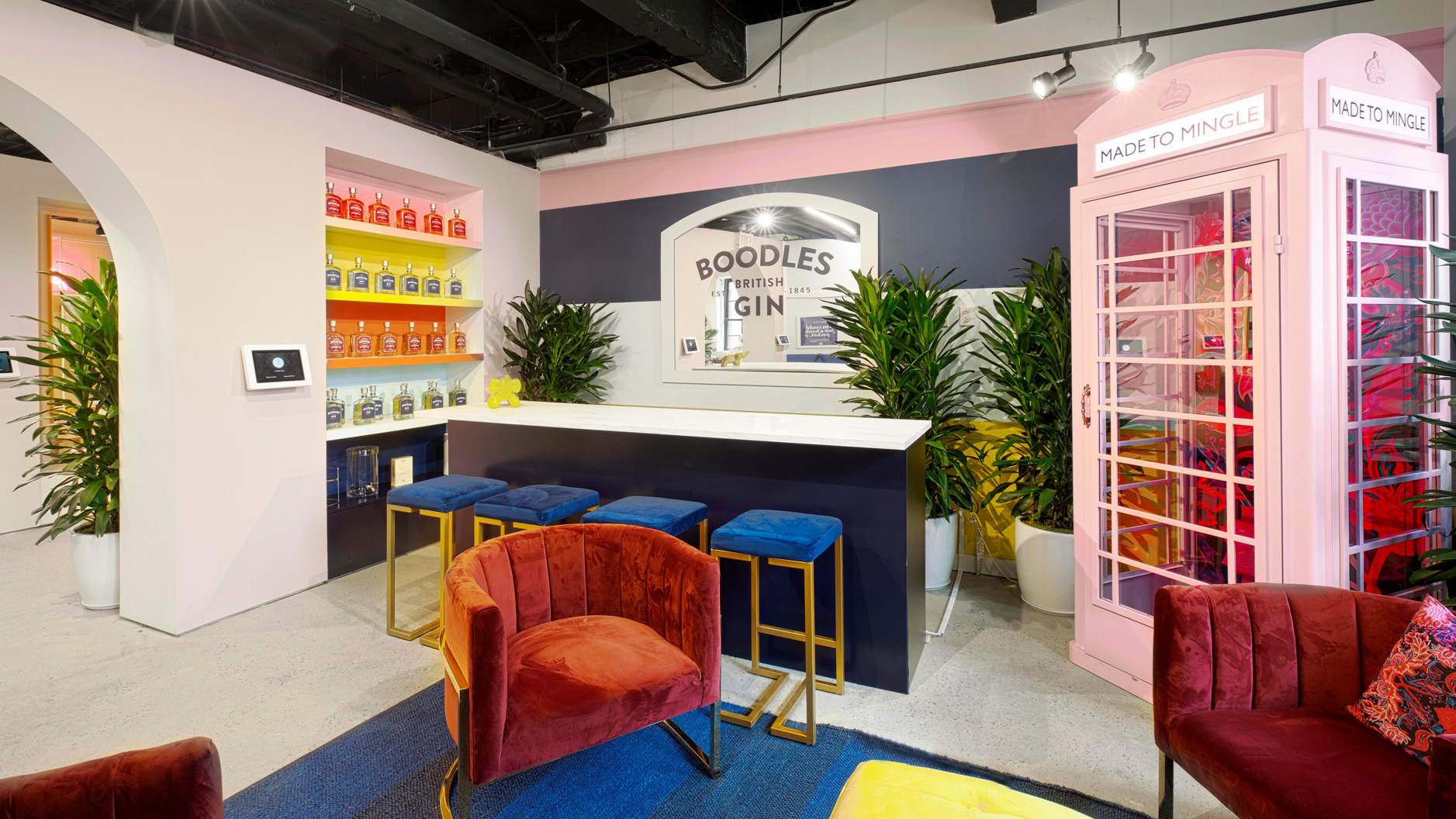 The department store of the future is using actors to sell you stuff ...