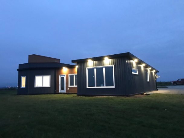 This hurricane-proof home is made from 600,000 plastic bottles - Fast ...
