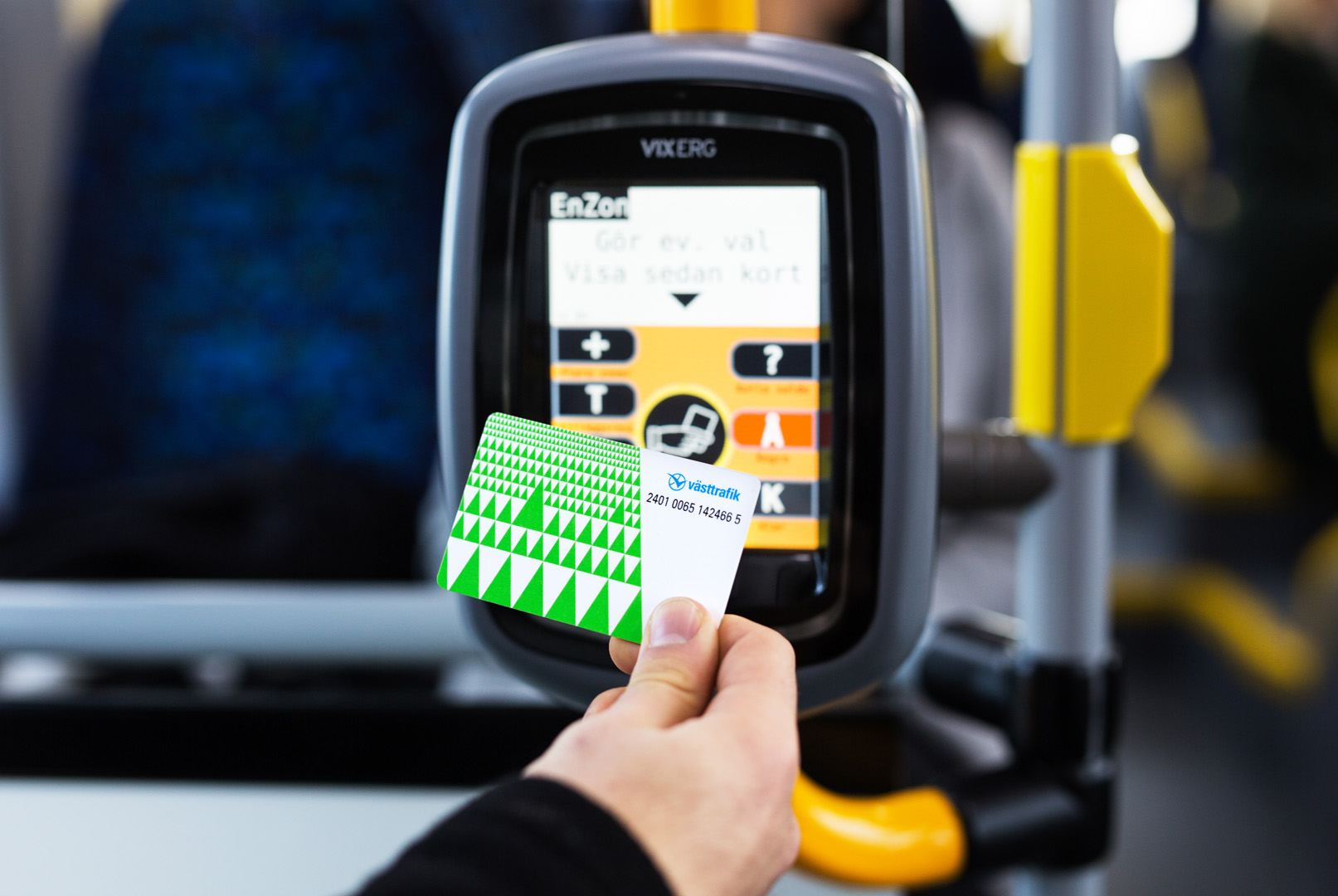 Giving drivers free transit passes can convince them to ditch their ...