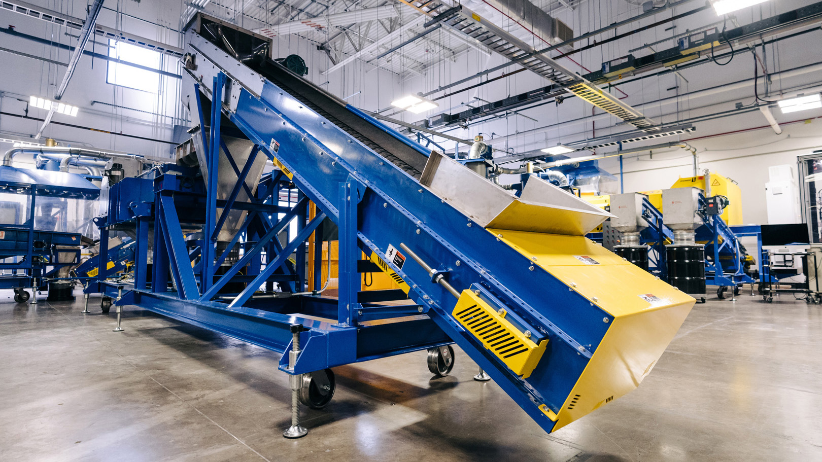 Apple's iPhone recycling robot can take apart 200 iPhones an hour—can ...