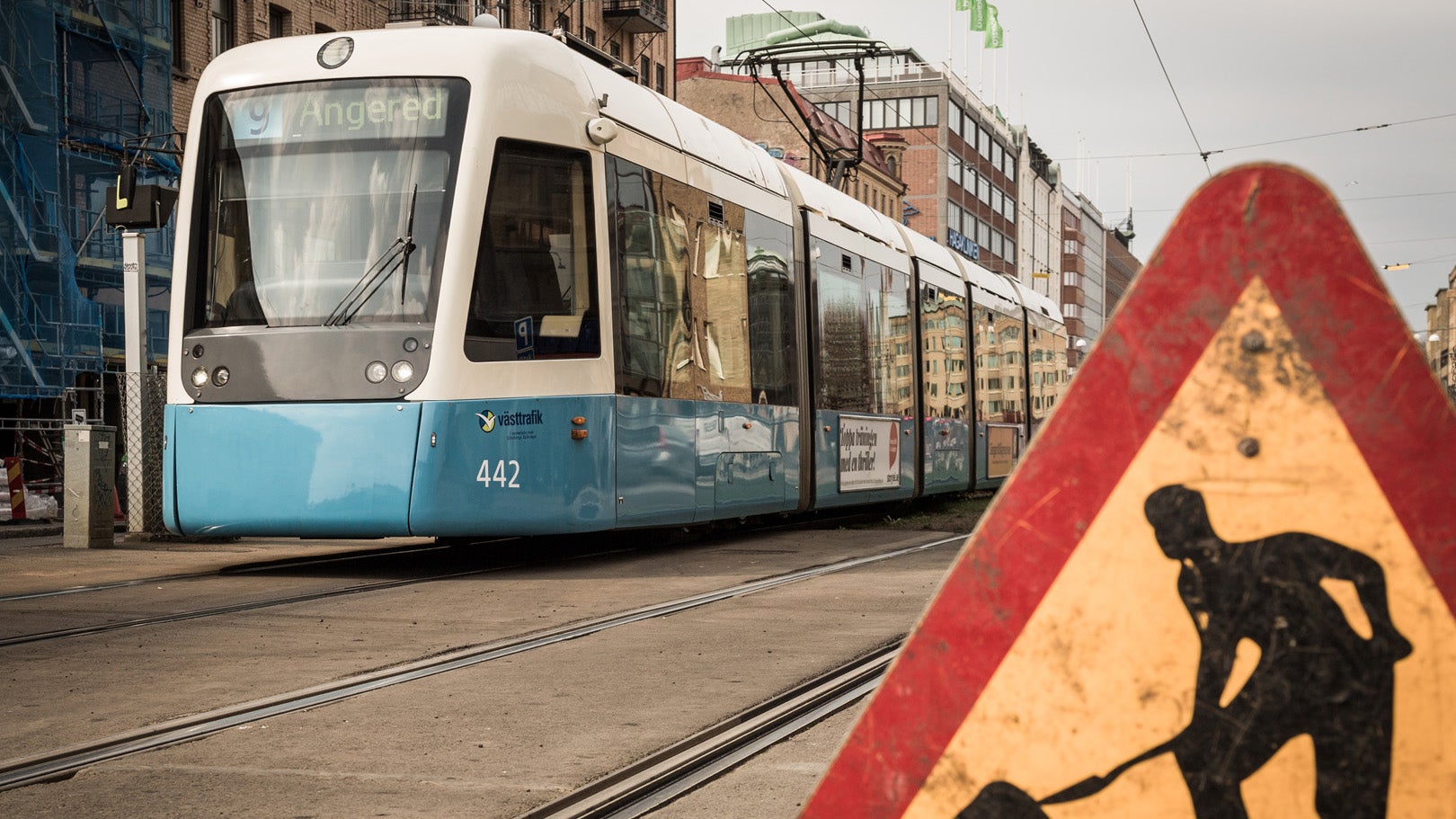 Giving drivers free transit passes can convince them to ditch their ...