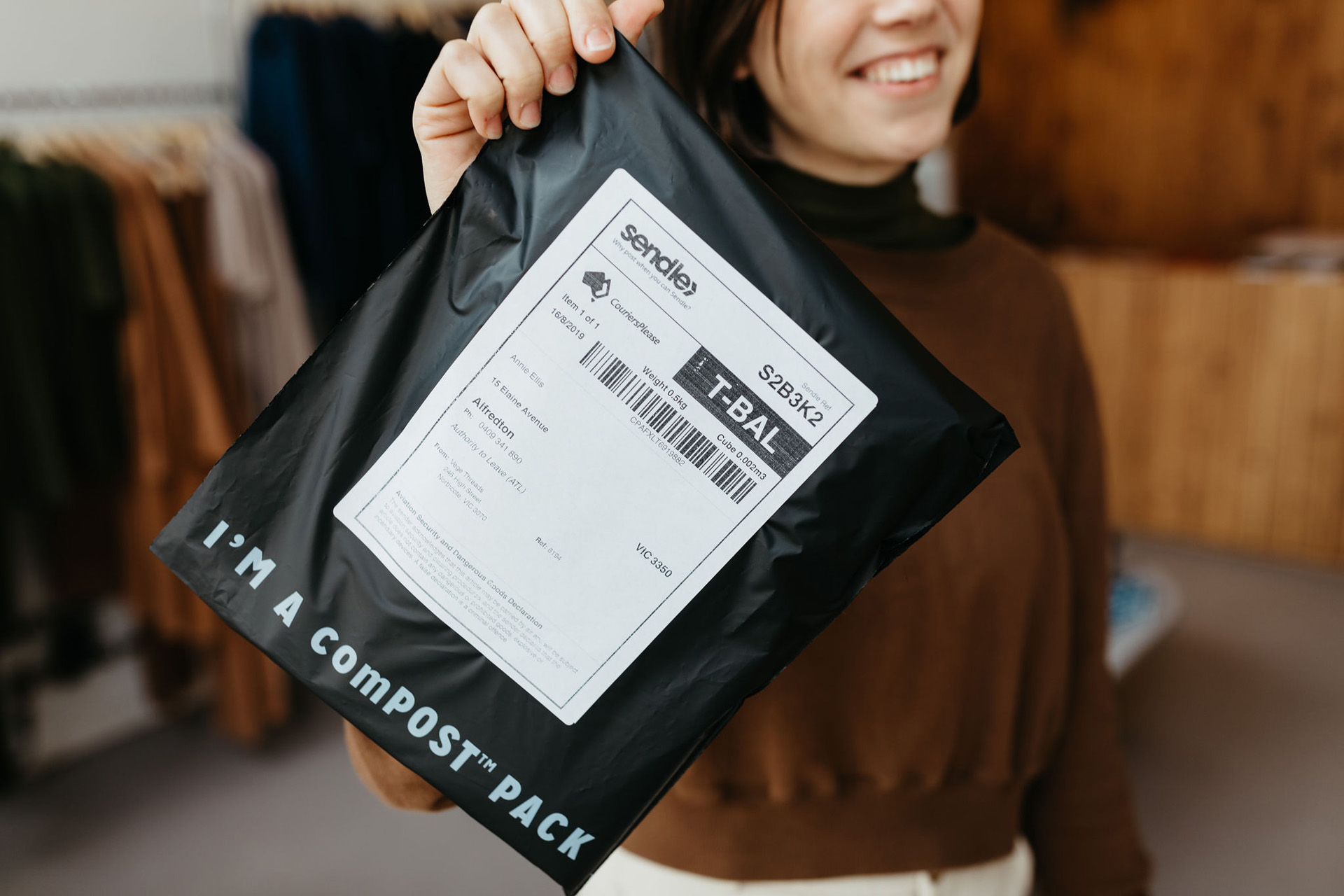 This new carbon-neutral shipper uses wasted space on other delivery ...