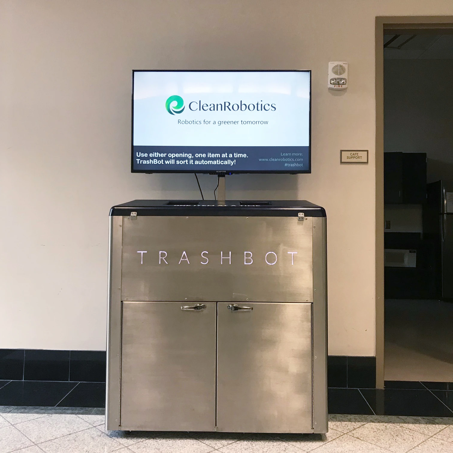 This robot trash bin automatically sorts your recyclables for you ...